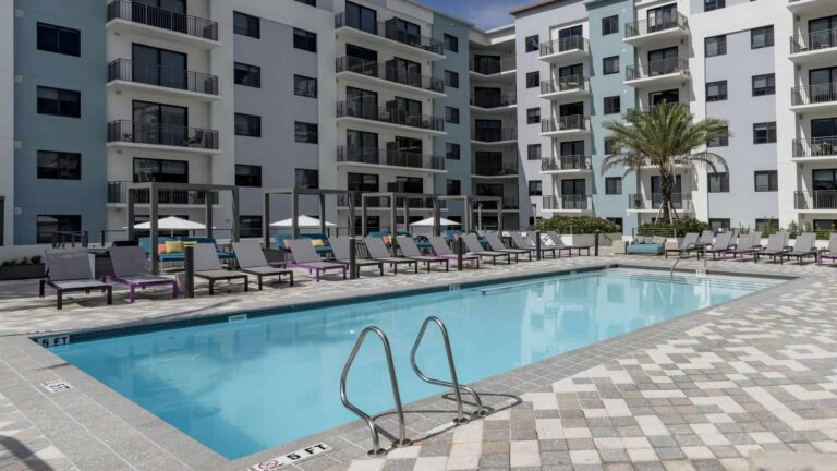 Plantation Walk - South Florida Shopping & Dining District