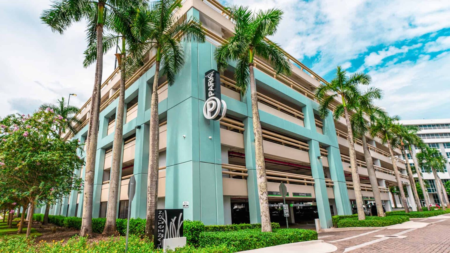 Plantation Walk | South Florida Shopping & Dining District